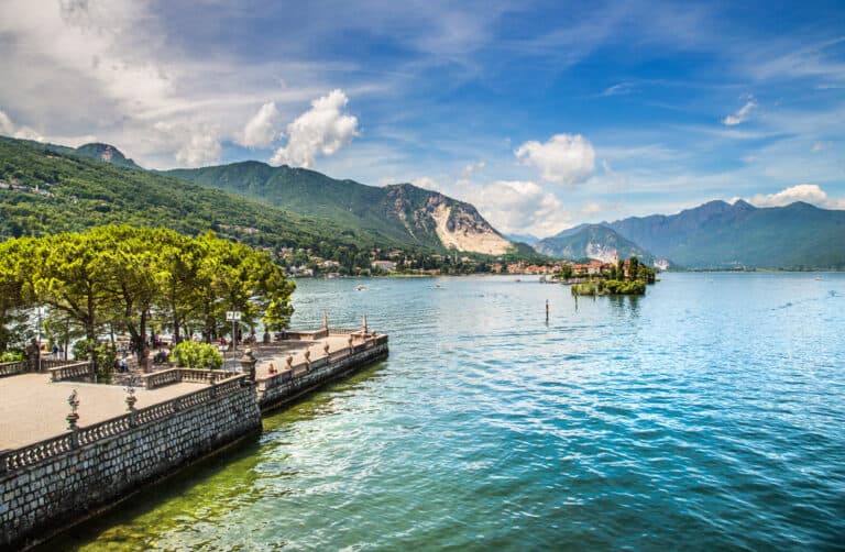 10 Prettiest Lakes In Italy You Must See - Follow Me Away