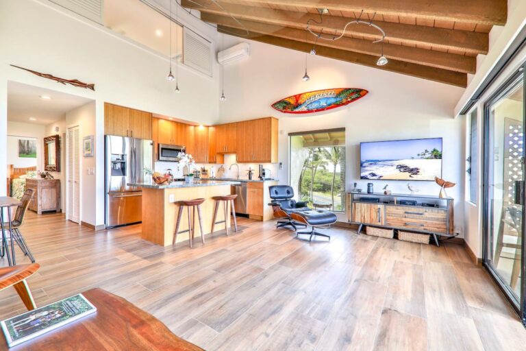 16 Best Airbnbs In Maui (VRBO, Beach Houses, & more!) - Follow Me Away